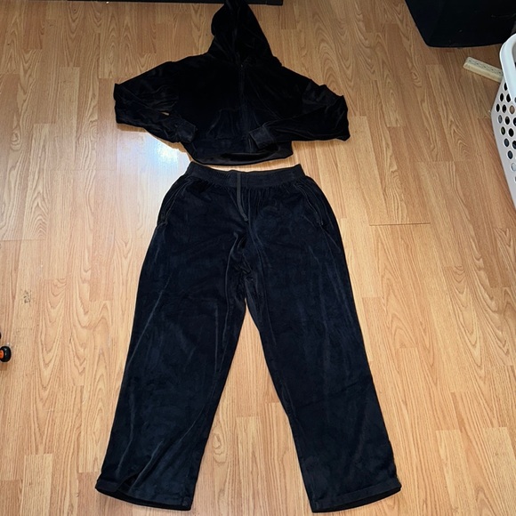 SKIMS | Intimates & Sleepwear | Black Skims Velour Set | Poshmark